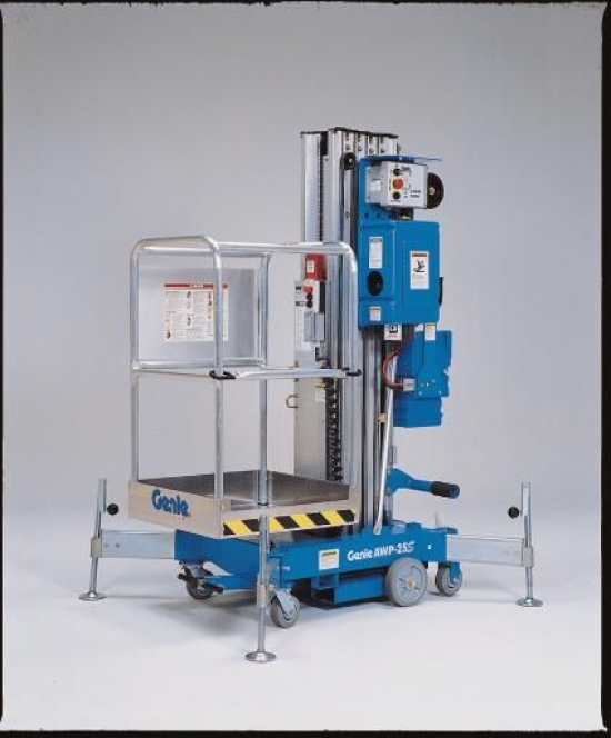 24 AC Manlift W Outriggers